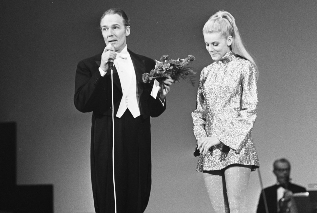 Little Peggy March Sprouts Big Career in Germany - C'est la Mode